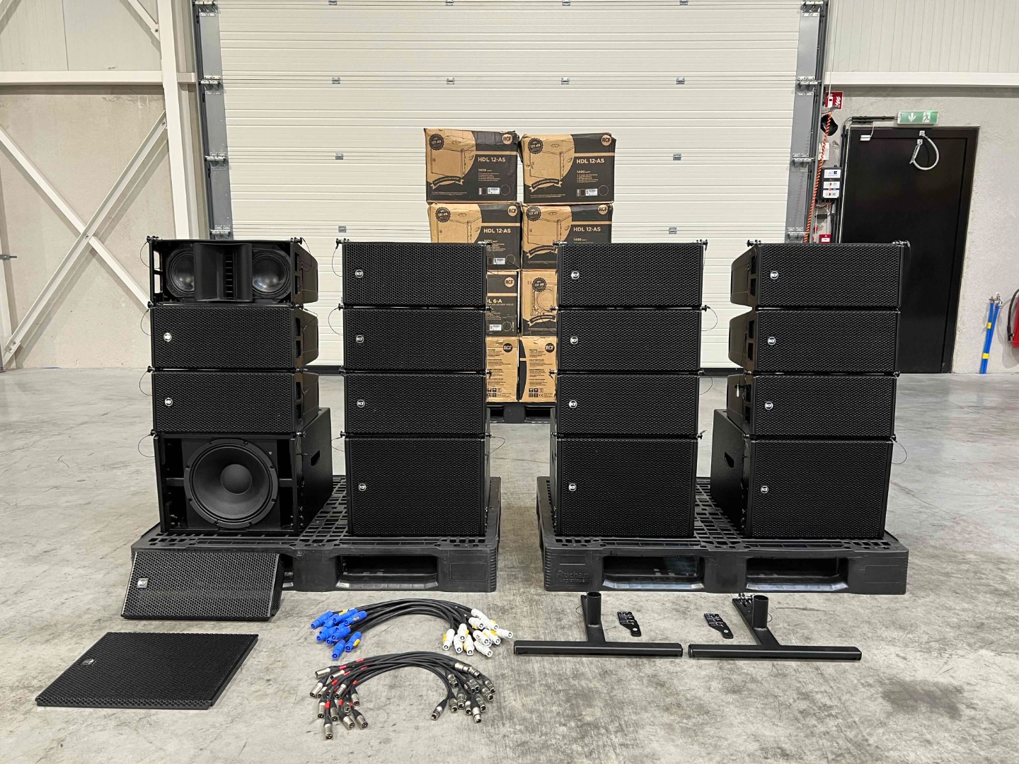 RCF powered line array: 12x HDL 6-A + 4x HDL 12-AS + mounting | 15850 EUR - Gebrauchte ...